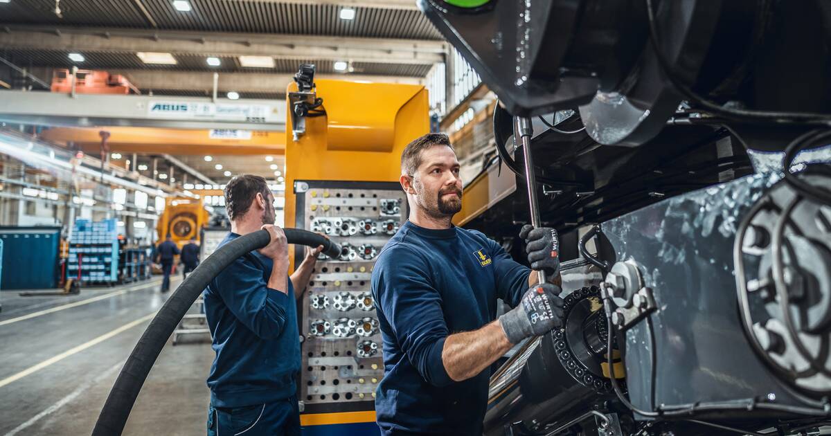 Bauer stands beside you | BAUER Equipment America, Inc.